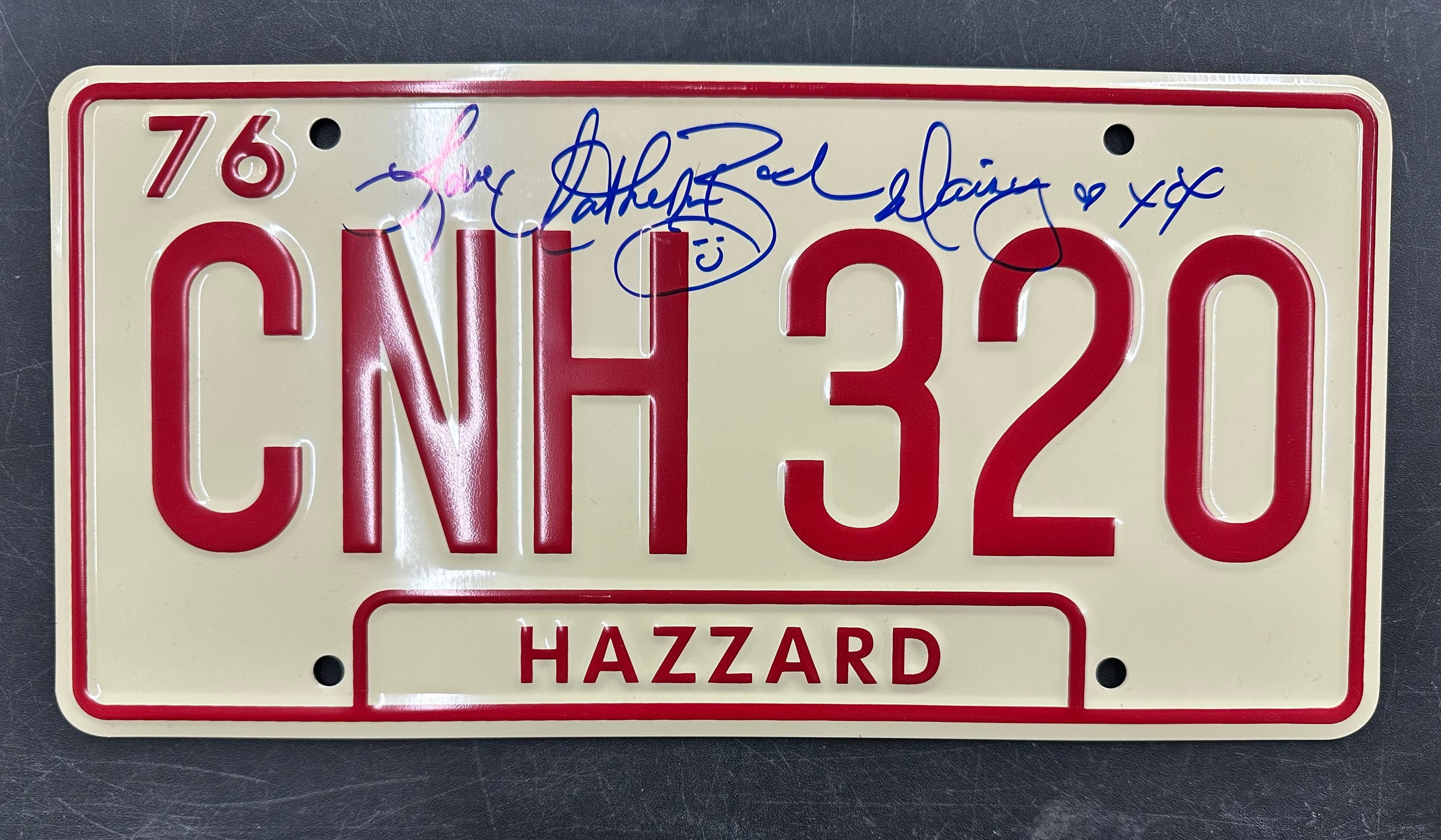 Daisy Duke signed plate | Zombie Hideout